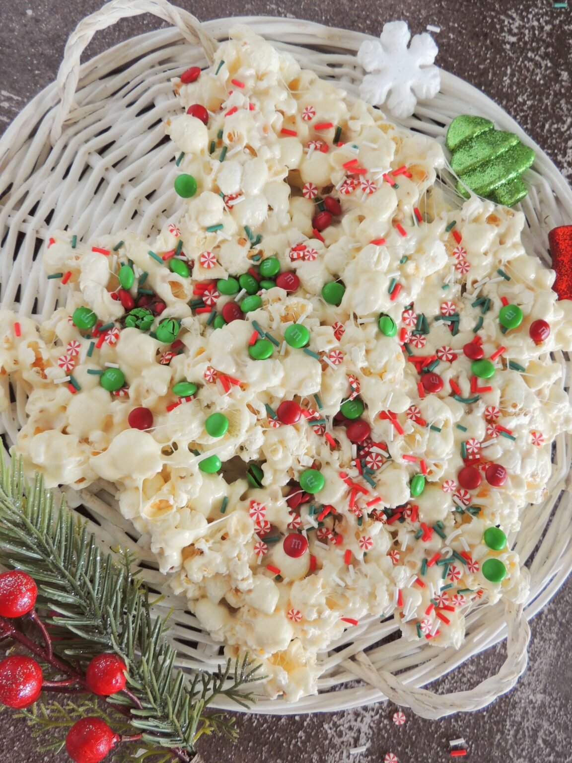 Easy Christmas Popcorn - Holiday Food and Fun