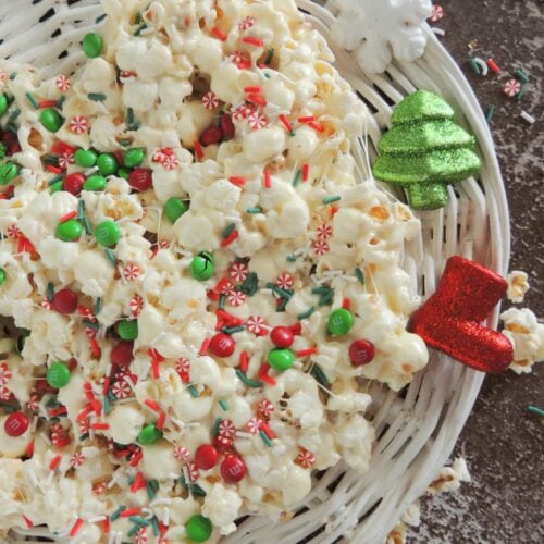 Easy Christmas Popcorn - Holiday Food and Fun